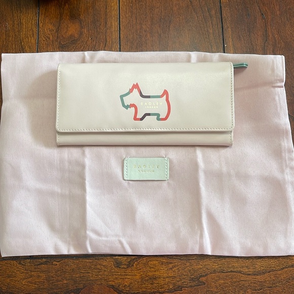 RADLEY LONDON | Bags | Radley London Wallet Nwot Includes Dust Bag ...